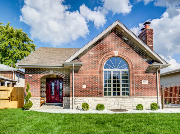 Beautiful Home In Bridgeview! - Worth, IL