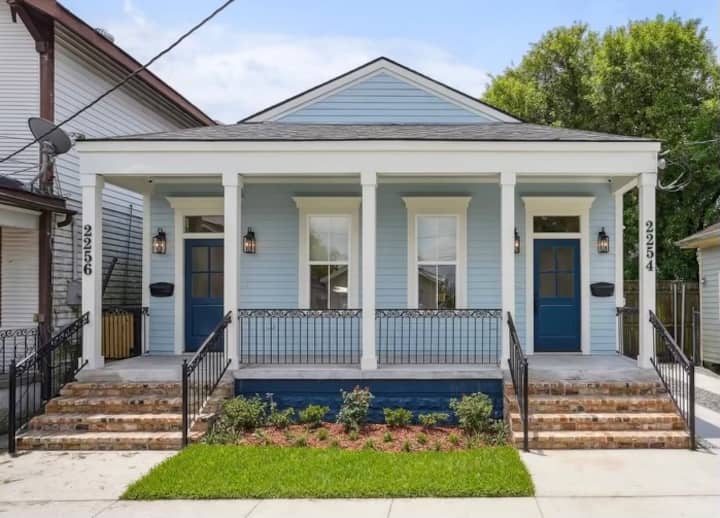 Groups Welcome 2br 2ba Near Fq Free Parking - New Orleans, LA