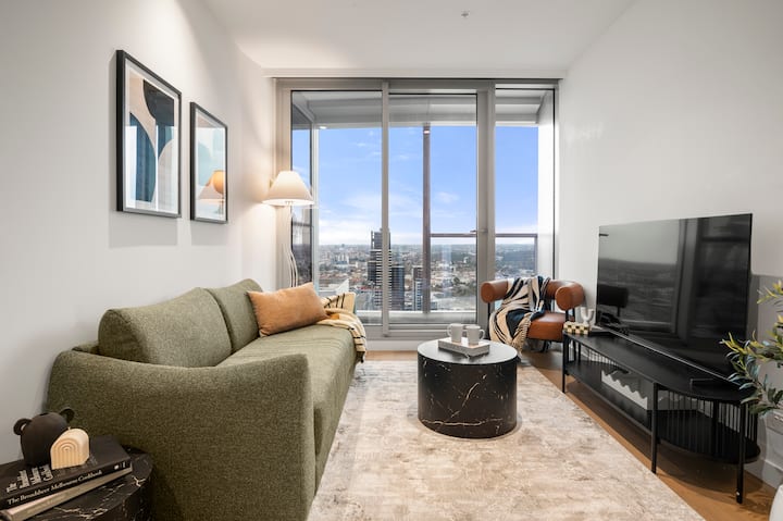 Luxe Skyhigh Apartment W/ King Bed, Pool & Gym - Melbourne