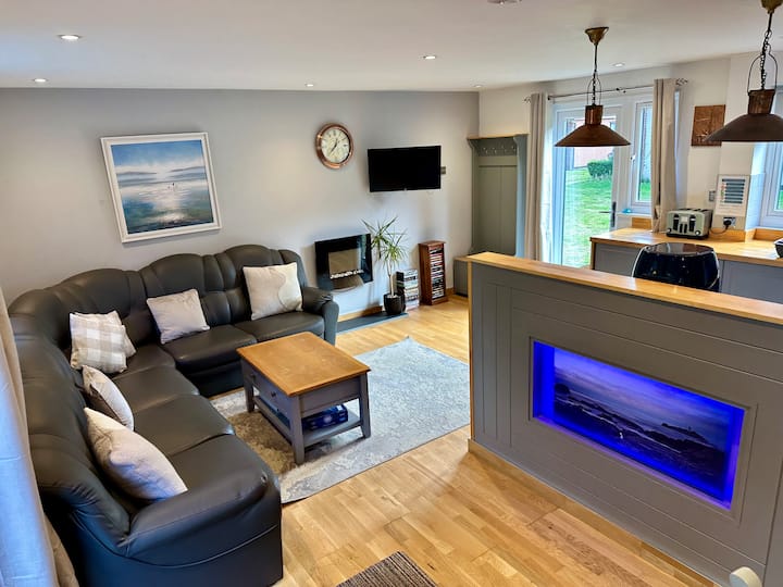 Modern Coastal Escape - Hayle
