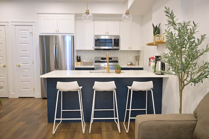 Entire Condo In Calgary South - Calgary