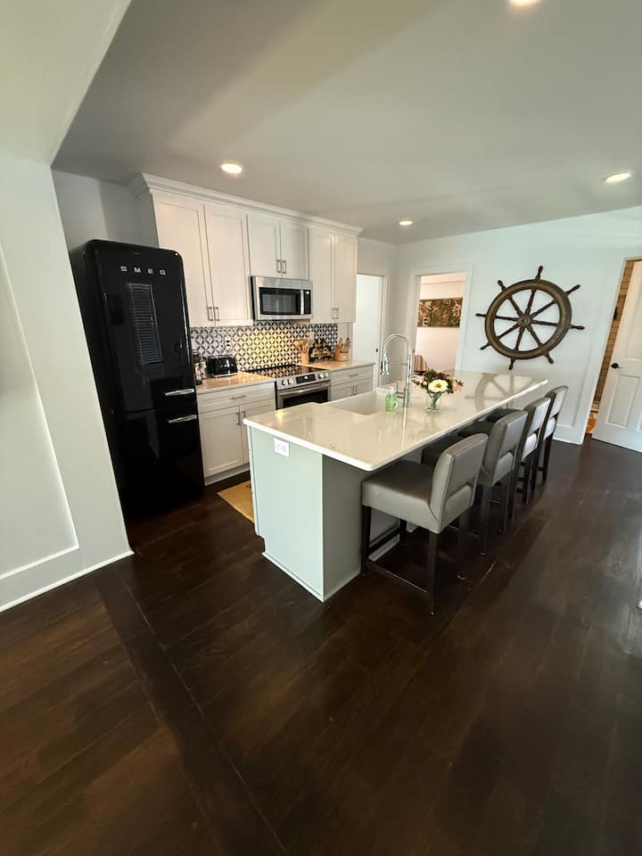 Cape Cod Apartment A - Elmira, NY