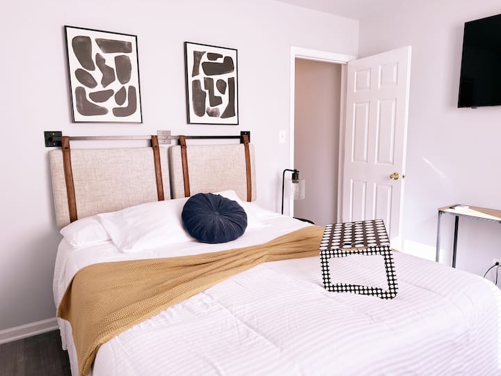 Stylish Wicker Park Apartment - Amazing Location - Chicago