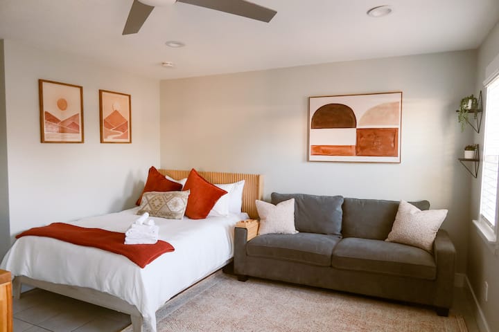 Modern Phoenix Tiny Home | Studio | Near Hospitals - Phoenix, AZ