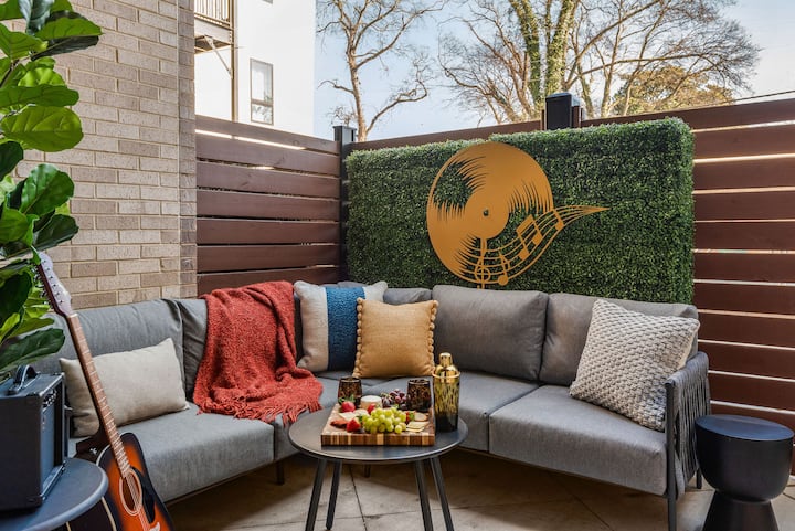 New! Spin Vinyl On Music Row | Rooftop + Walkable - Nashville