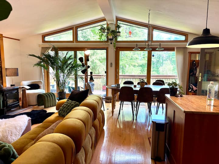 Lux Berkshire Mountain Haven: Private Acreage/ski! - Great Barrington, MA