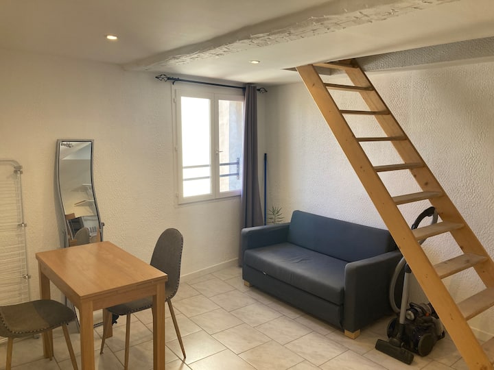 Petit T2 Sous Les Toits De La Vielle Ville - Toulon