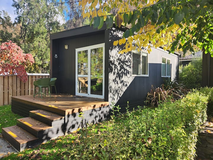 One Bedroom Cabin - Pet Friendly - Queenstown, New Zealand