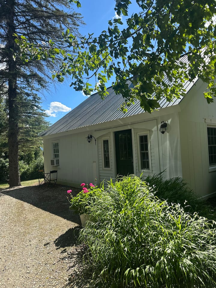 Charming 2 Bedroom Cottage - Manchester, VT