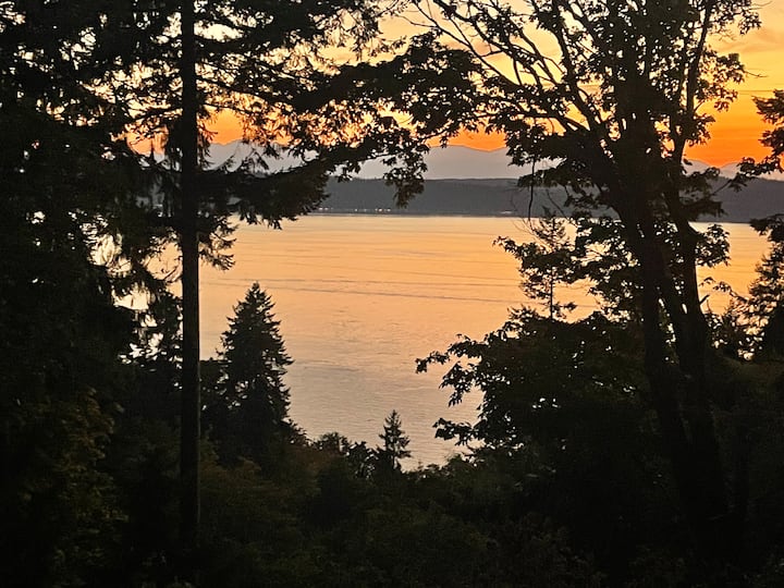 Tucked In The Muk With A View - Mukilteo, WA