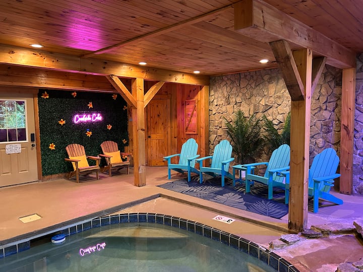 Family Retreat! Private Pool, Hot Tub, Game Room! - United States