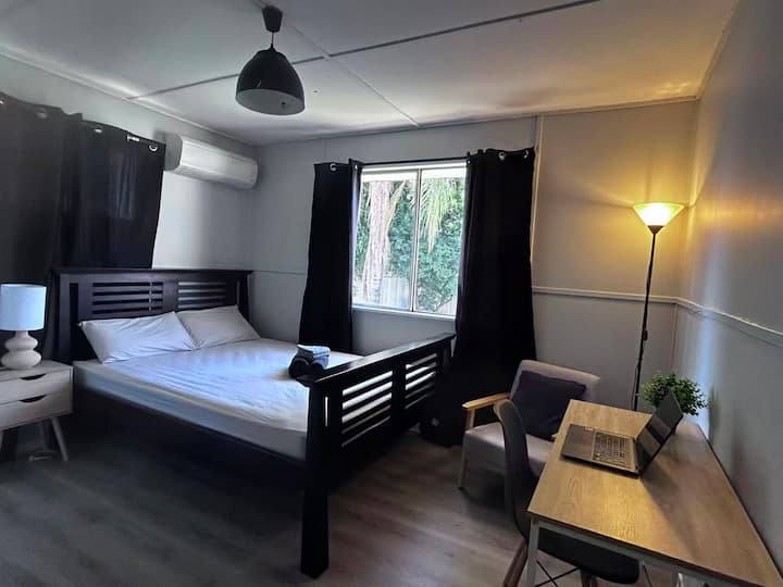 Simple & Cozy Double Room - Mount Isa