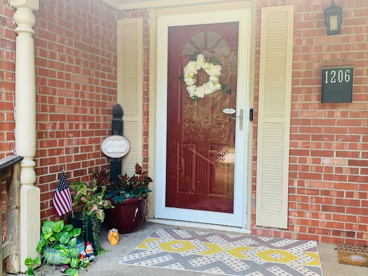The Campus Classic | Outdoor Patio | Walk To Ou! - Norman, OK