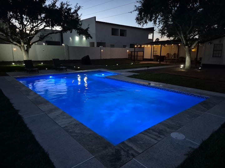 Welcome To The Oak House! - Edinburg, TX