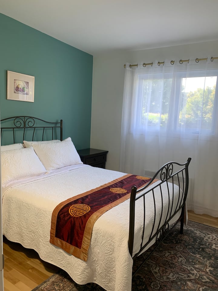 Room With Confortable Bed - Granby