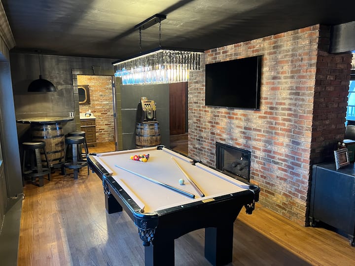 Blackstone Suite- Heart Of Downtown Sturgeon Bay - Sturgeon Bay, WI