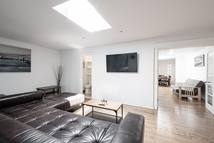 Bright 3-bed Condo In Plateau - Montreal