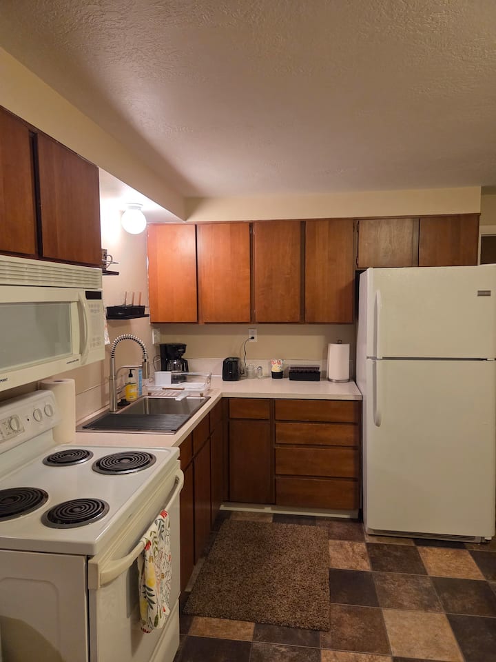 Charming University Haven - King Bed - Pocatello, ID