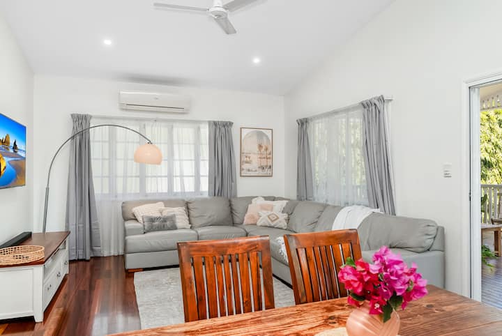 Spacious Queenslander Retreat - タウンズビル