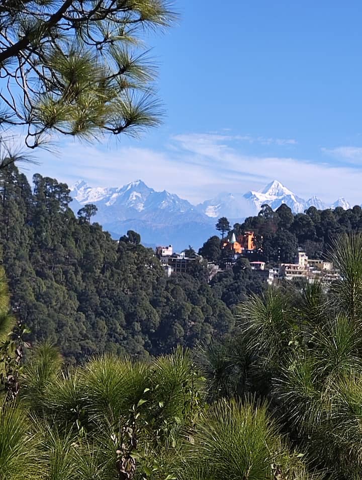 Entire Vacation Home - 4 Fully Furnished Bedrooms - Kausani