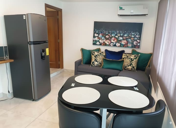 • 2 Br Central Urdesa Pool • - Guayaquil