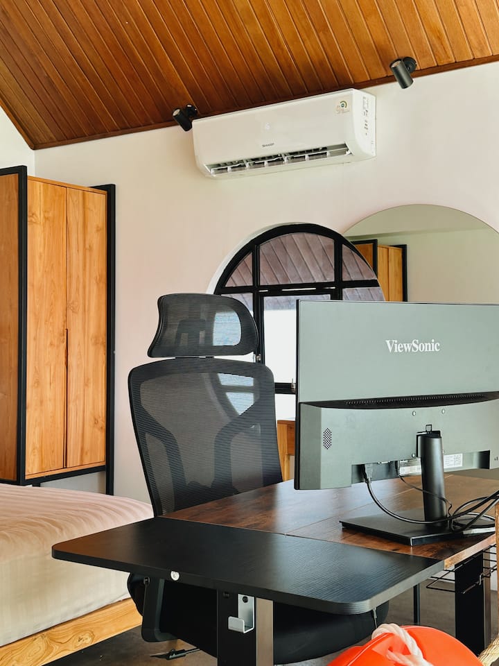 Digital Nomad Villa • Pool + Ergonomic Desk Setup - Bali