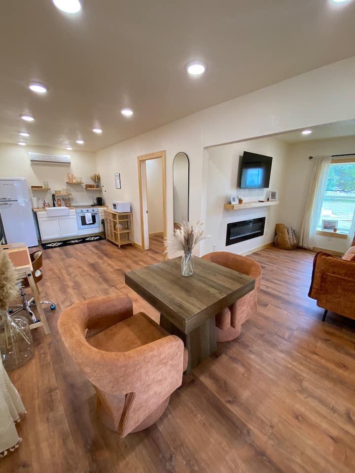 The Barndo - Western Luxe Barndominium, Sleeps 2 - Bonham State Park, Bonham