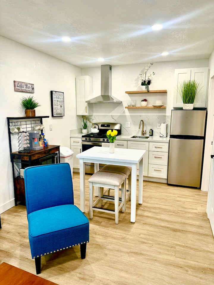 Stylish “Brand New!”cottage “B” - Bakersfield, CA