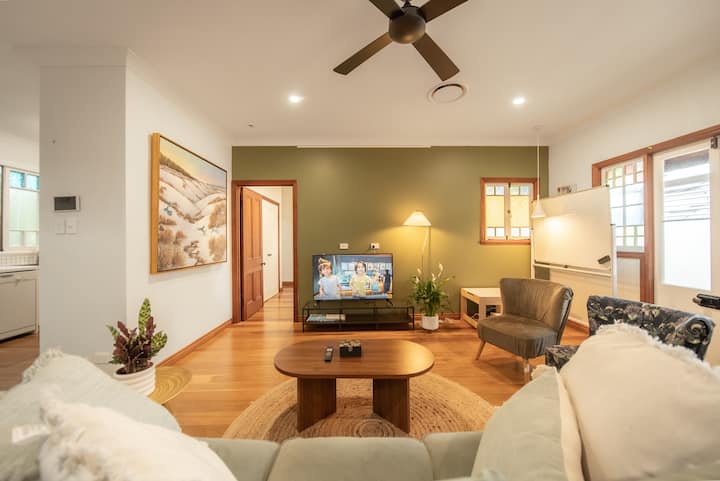 Fairy Wren House-an Artist's Queenslander Cottage - Oxley