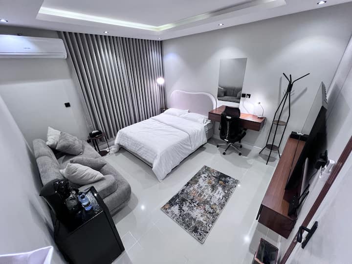 استديو مودرن مع بوفيه متكامل. - Riad