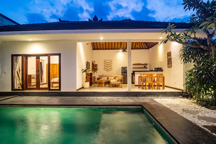 3 Bedrooms Villa In Bali, Seminyak Private Pool - Kuta