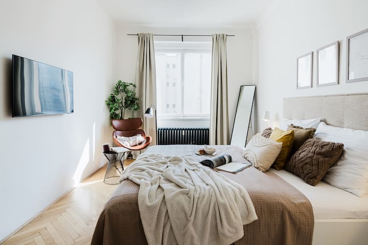 1bdr Apt. W/ Netflix • Workspace • Imac • New Town - Prague