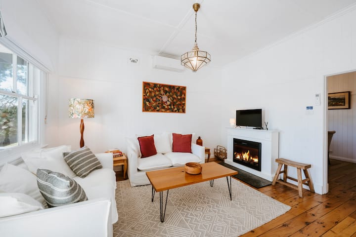 Mygoura Cottage—charming Country Living In Town - Mudgee