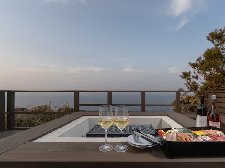 【宗像大島の自然を感じる大人の隠れ家　朝食付】大島名物の「漁師サンド」をデリバリー - 福津市