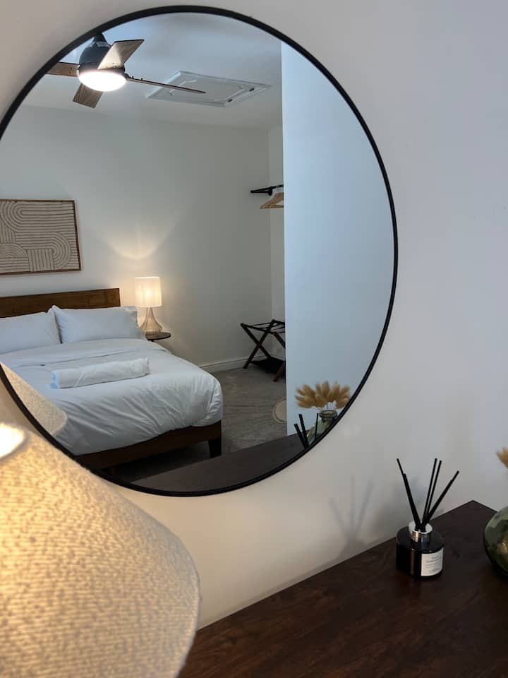 2 Bed House, Town Centre *Secure Free Parking* - Newark-on-Trent