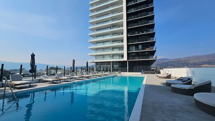 Downtown Lakeview Condo With Pool - Kelowna