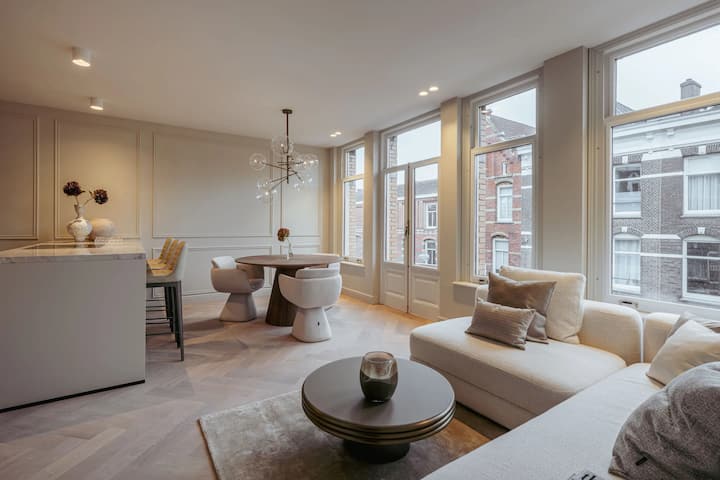 21st-century Luxury & Elegant Upstairs Apartment - Amstelveen