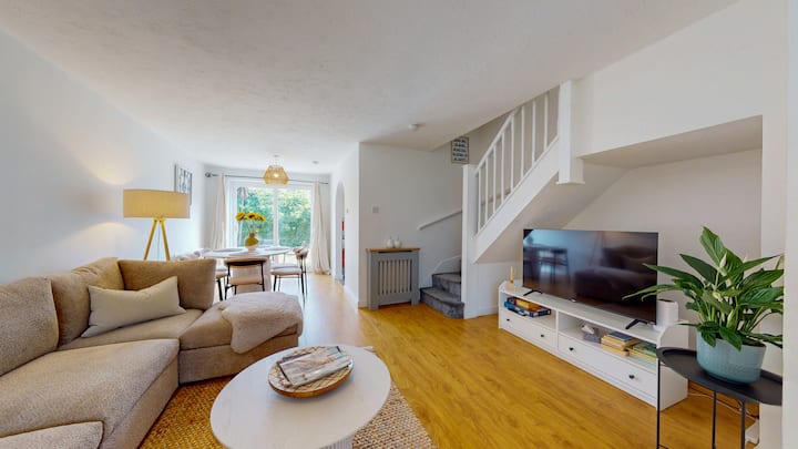 Bright 3 Bedroom House+ Parking Near Tower Bridge - London, UK