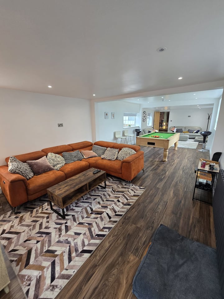 5 Bed Cottage | Free Parking | Sleeps 10 - Doncaster