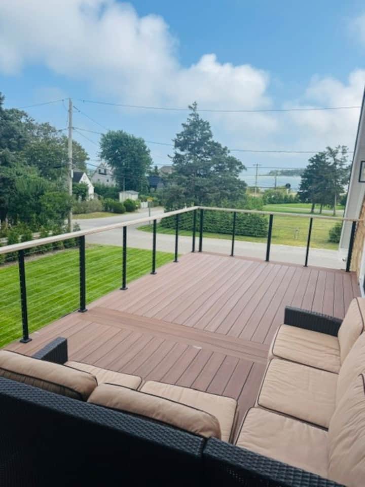 Light Bright Beachy Home Ld - Hampton Bays, NY