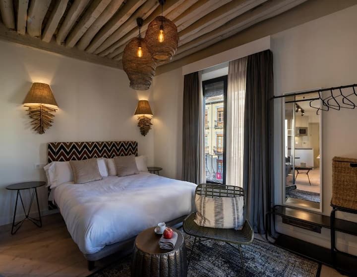 Nuevo*diseño*plaza Nueva (Cuchilleros 1)*parking - Granada