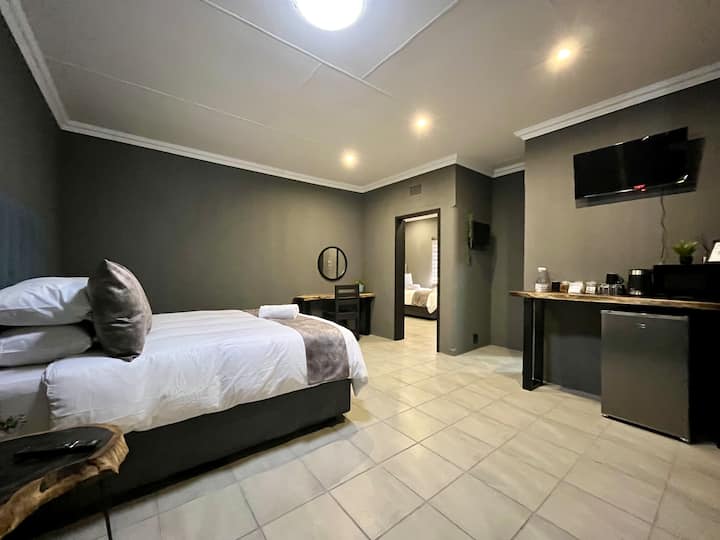 Or Tambo Guest Retreat Unit 2 - Germiston
