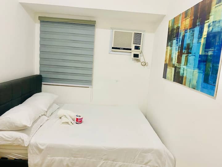 10 Staycation Infront Us Embasy W/pay Parking' - Manila