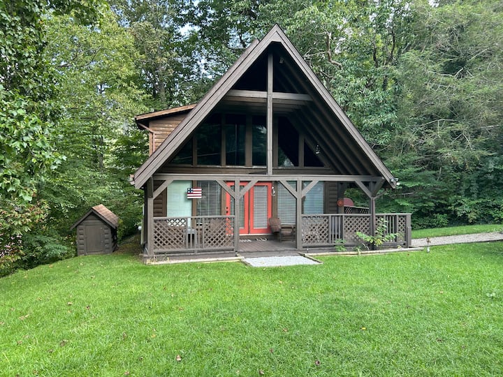 Cierra Falls-creekside, Pet Friendly, Easy Access! - Maggie Valley, NC