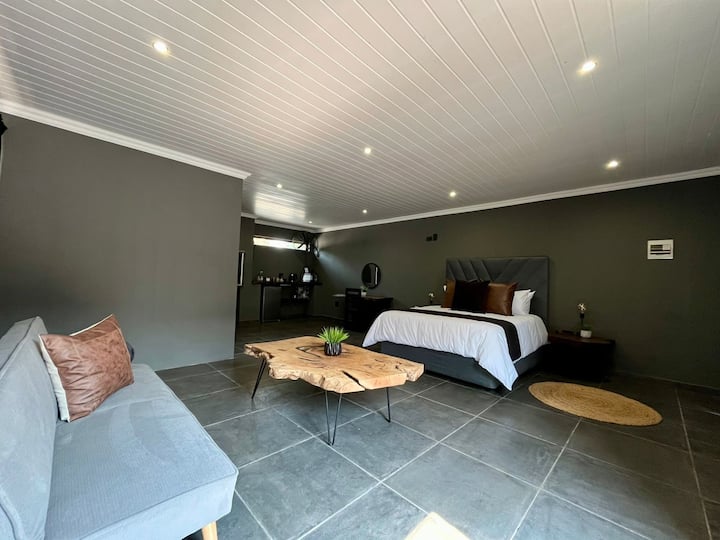 Or Tambo Guest Retreat Unit 4 - Germiston