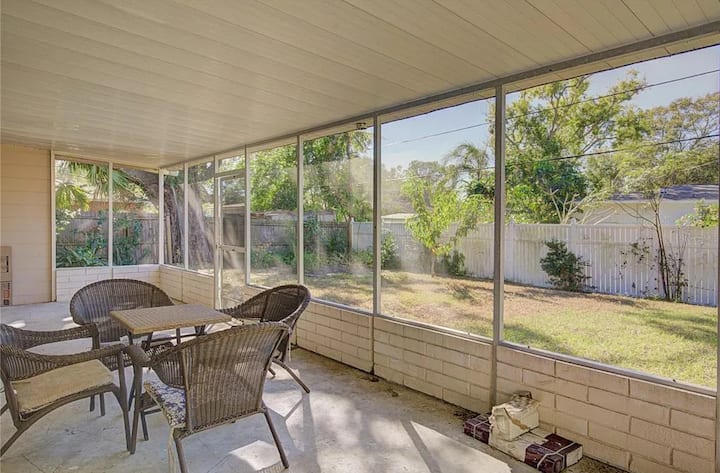 One Mile To The Beach - Clearwater, FL