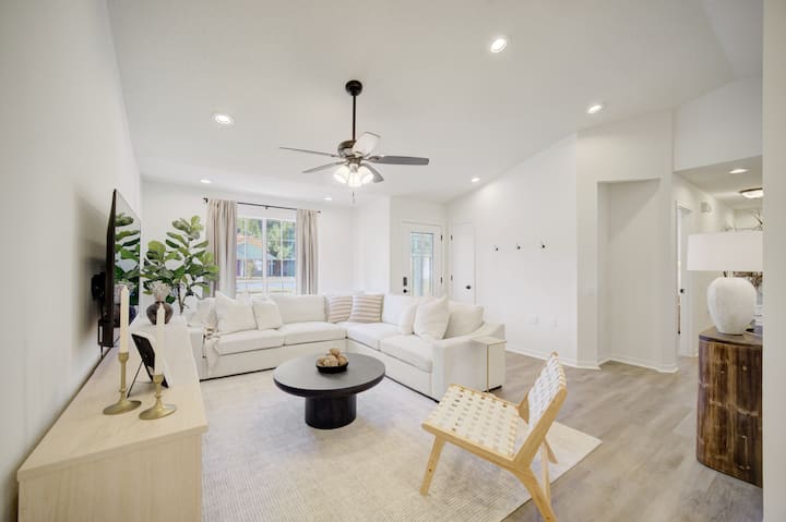 The Gulf Charm - Pensacola Beach, FL