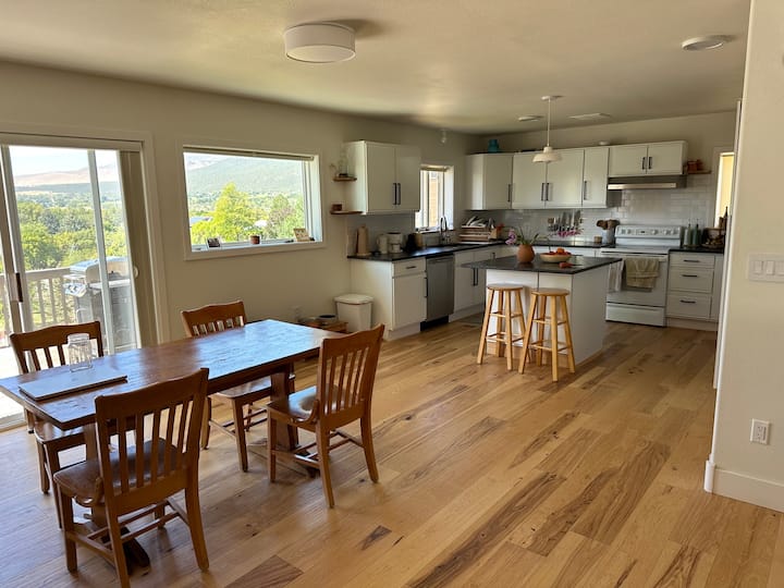 Peaceful Hilltop Retreat Steps From Downtown - Paonia