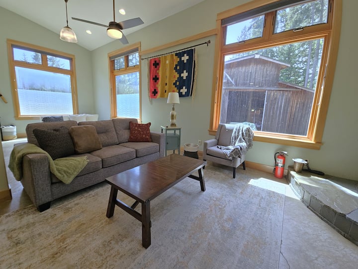 Hidden Grove Guest House - Silver Falls State Park, Oregon
