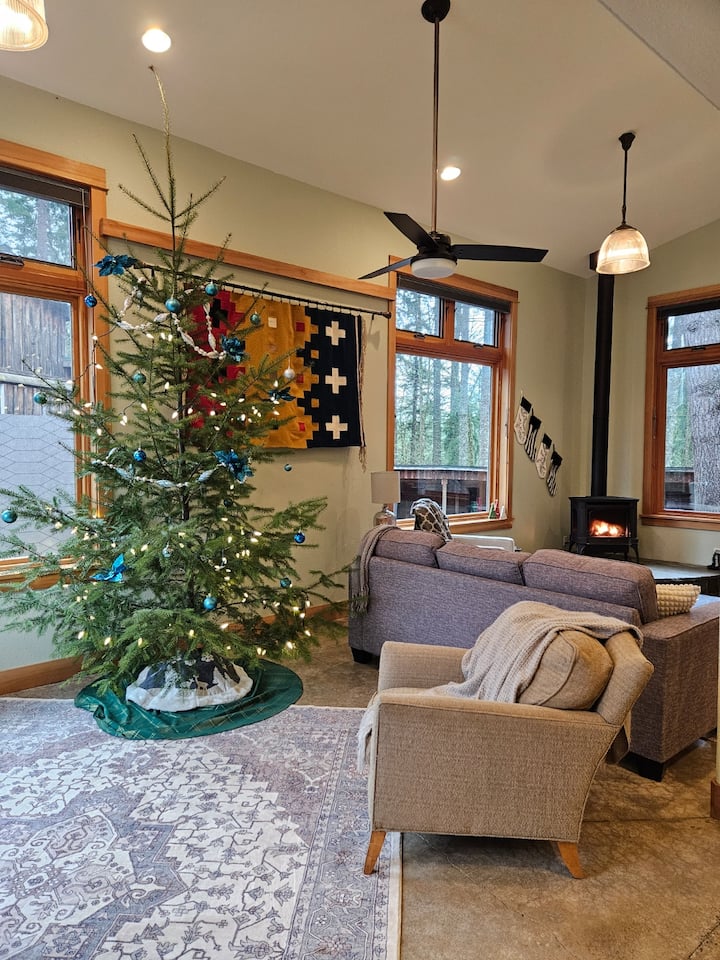 Hidden Grove Guest House - Silver Falls State Park, Oregon